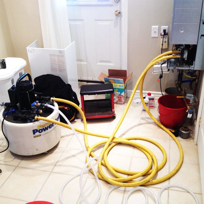 Машина за почистване на утайки и котлен камък Fernox Powerflow Flushing ...