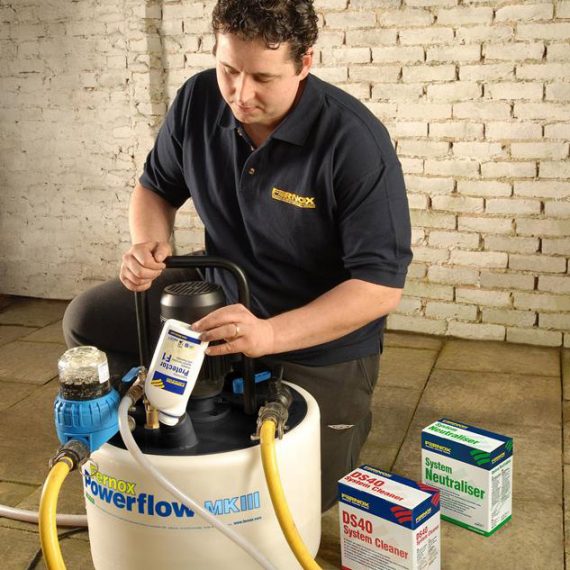 Машина за почистване на утайки и котлен камък Fernox Powerflow Flushing ...